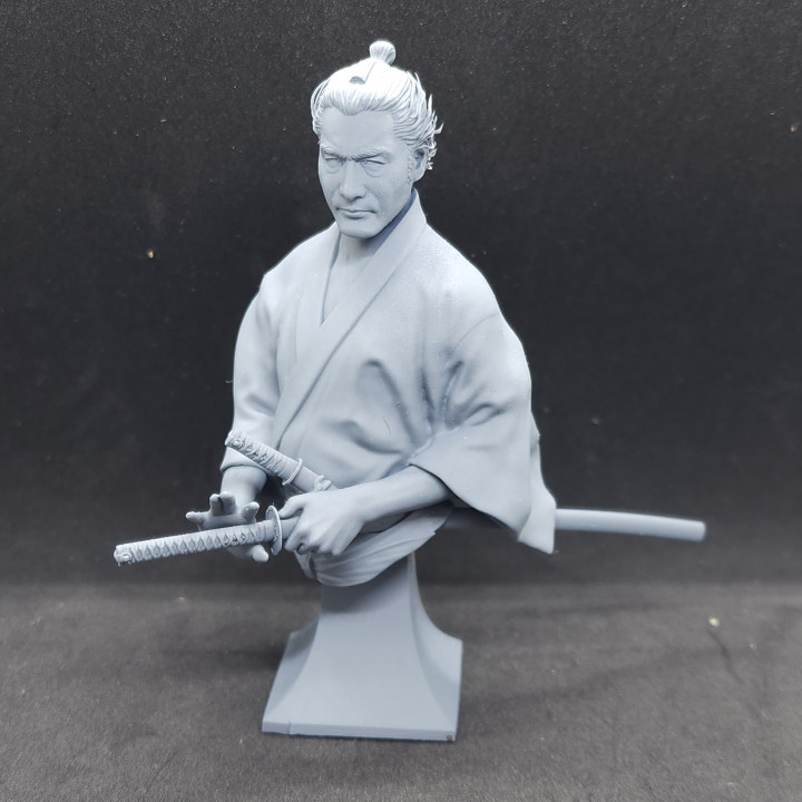 3D Printable Ronin Samurai Bust Presupported by Hellbender Museum
