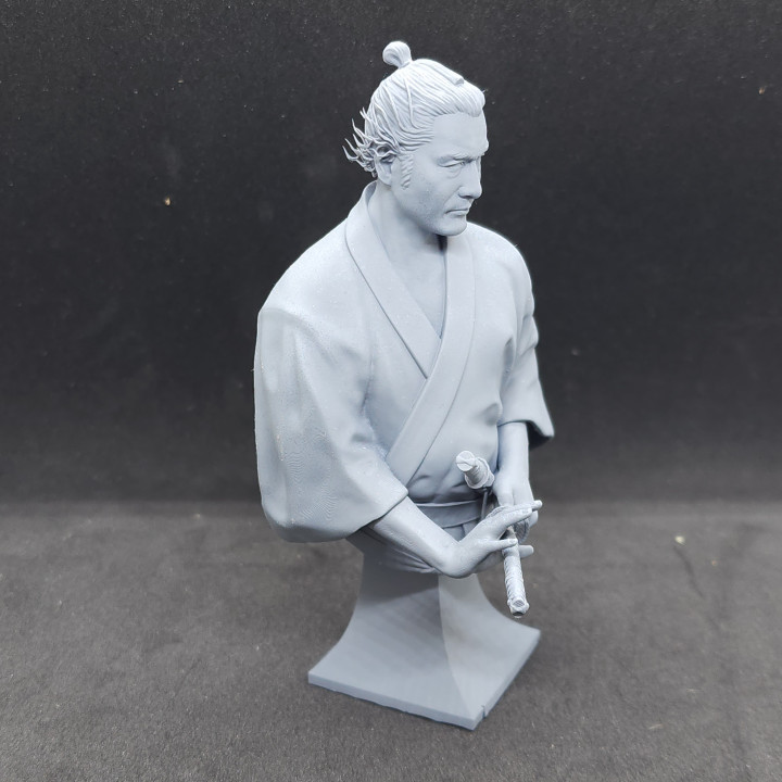 3D Printable Ronin Samurai Bust Presupported by Hellbender Museum