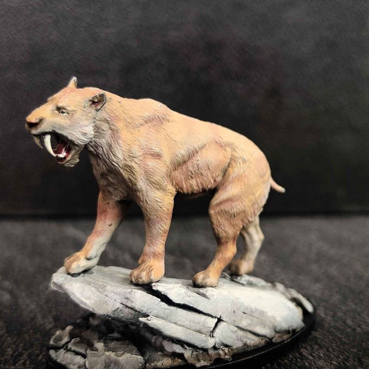 3D Print of Smilodon Populator roaring 1-35 scale pre-supported by ...