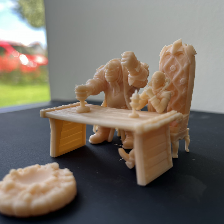 Descargar Vampire and Ogre at the table de UGNI Miniatures