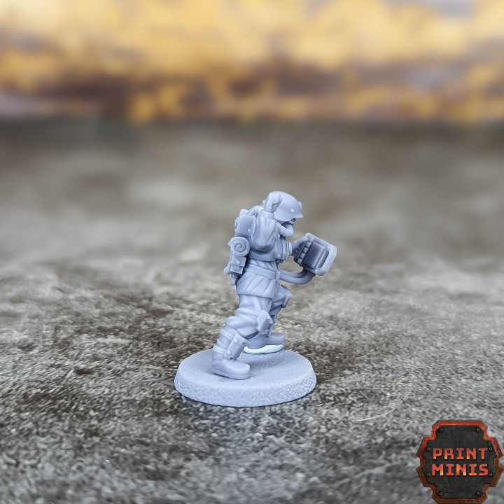 3D Printable Navigator - Kaledon Fortis by Print Minis