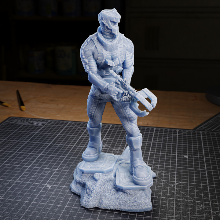 3D Printable Space Soldier Statue (1:10) by Safehold