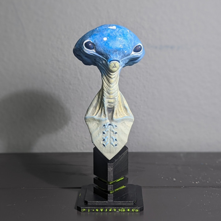 3D Print of Free Alien Bust 100mm - George Pre-Supported by dannnnnn