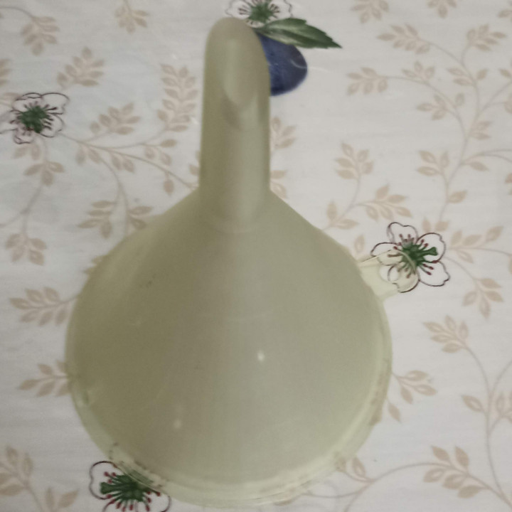 3D Printable Funnel by Chris
