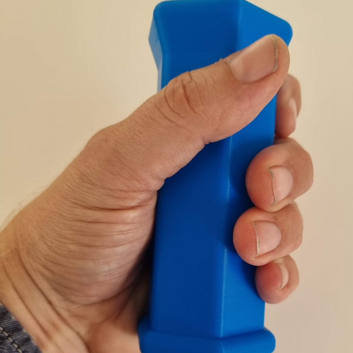 3D Printable AnySize Miniature painting handle by Svend Feldt