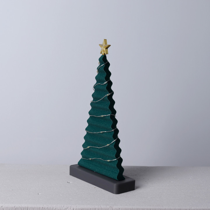 3D Printable Wavy Christmas Tree | Christmas Decor by Erwin Boxen