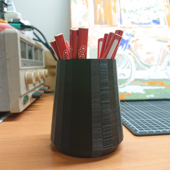 3D Printable Simple pen holder by Jed