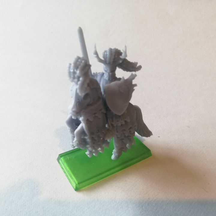 3D Printable Green Knight Miniature (32mm, modular) by Juhász Gergely