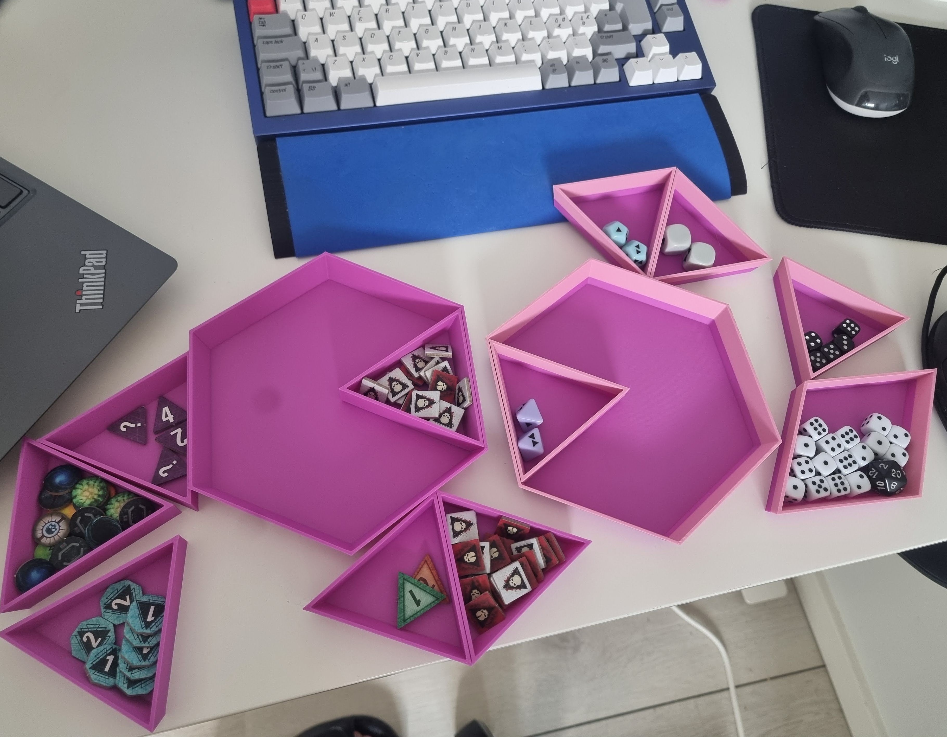 3D Printable AnySize Dice Tray, dice storage - and Token box by Svend Feldt