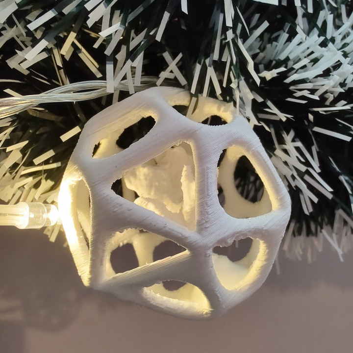 3D Printable Xmas bauble coral & voronoi by Mirco Rottermaier