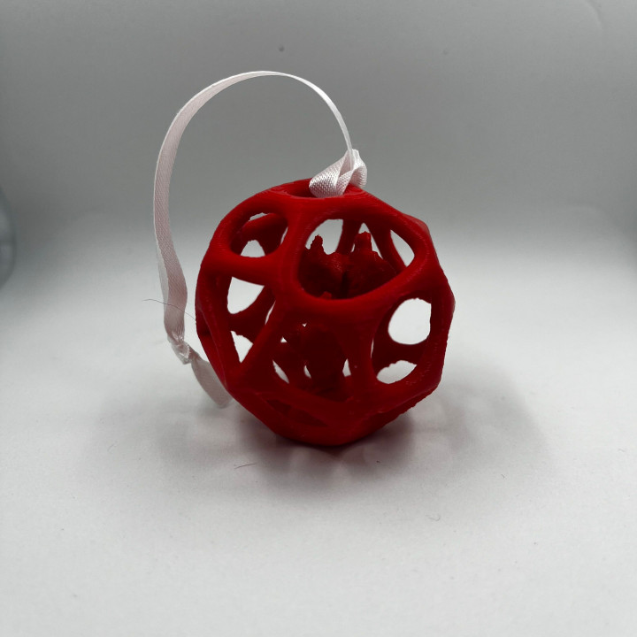 3D Printable Xmas bauble coral & voronoi by Mirco Rottermaier