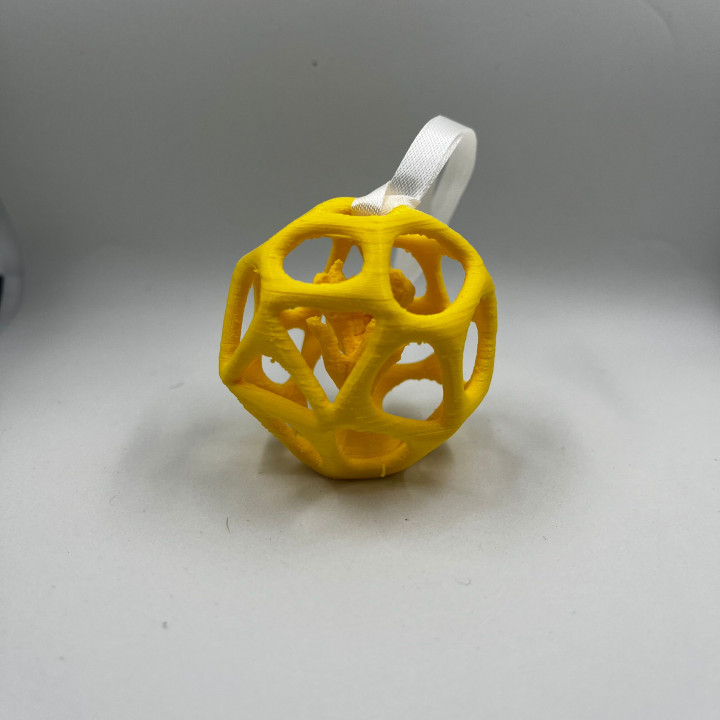 3D Printable Xmas bauble coral & voronoi by Mirco Rottermaier