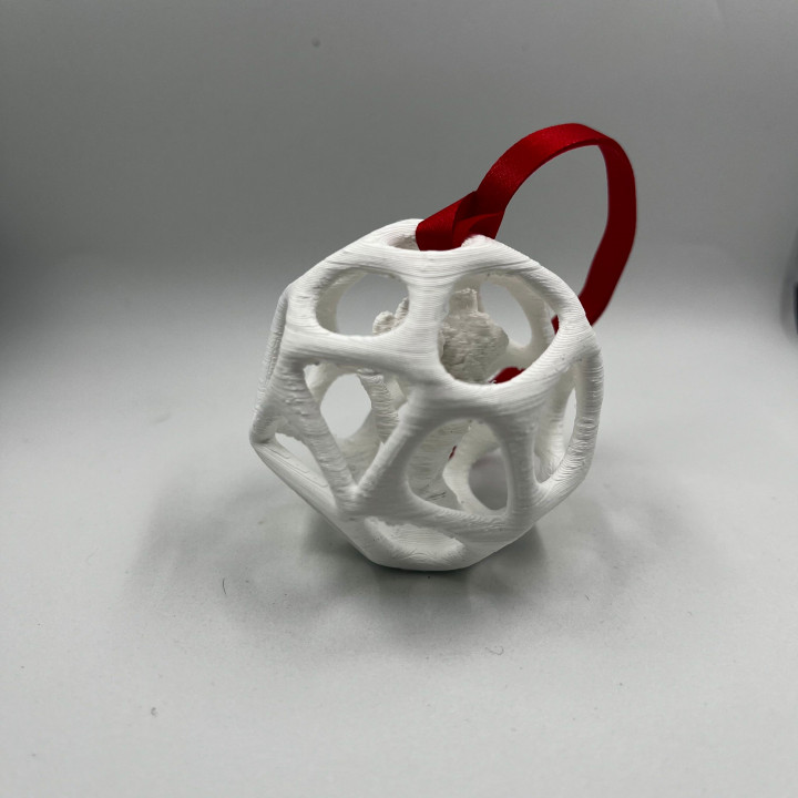 3D Printable Xmas bauble coral & voronoi by Mirco Rottermaier