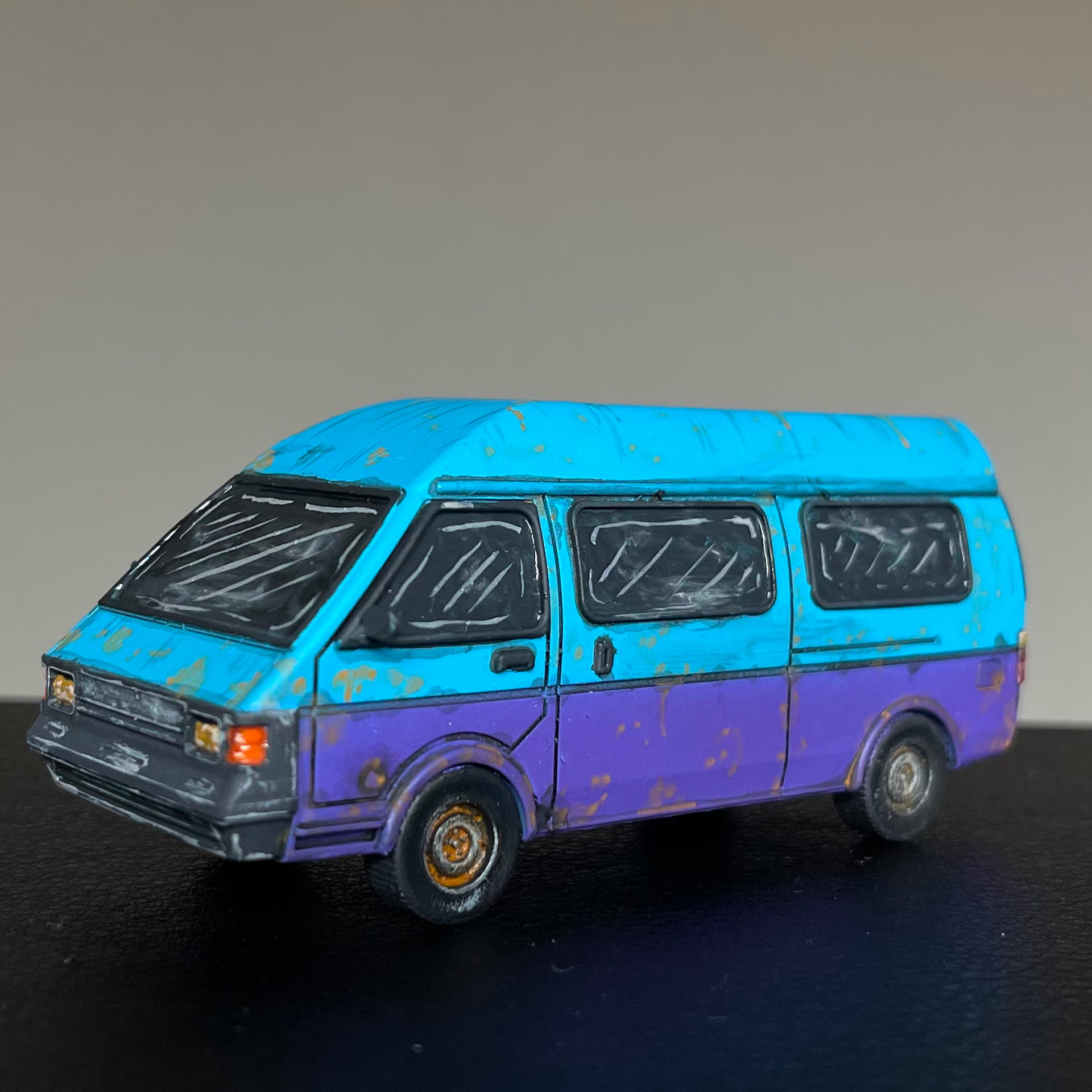 3D Printable Undercover Van / Minivan by Modern-Miniatures.eu