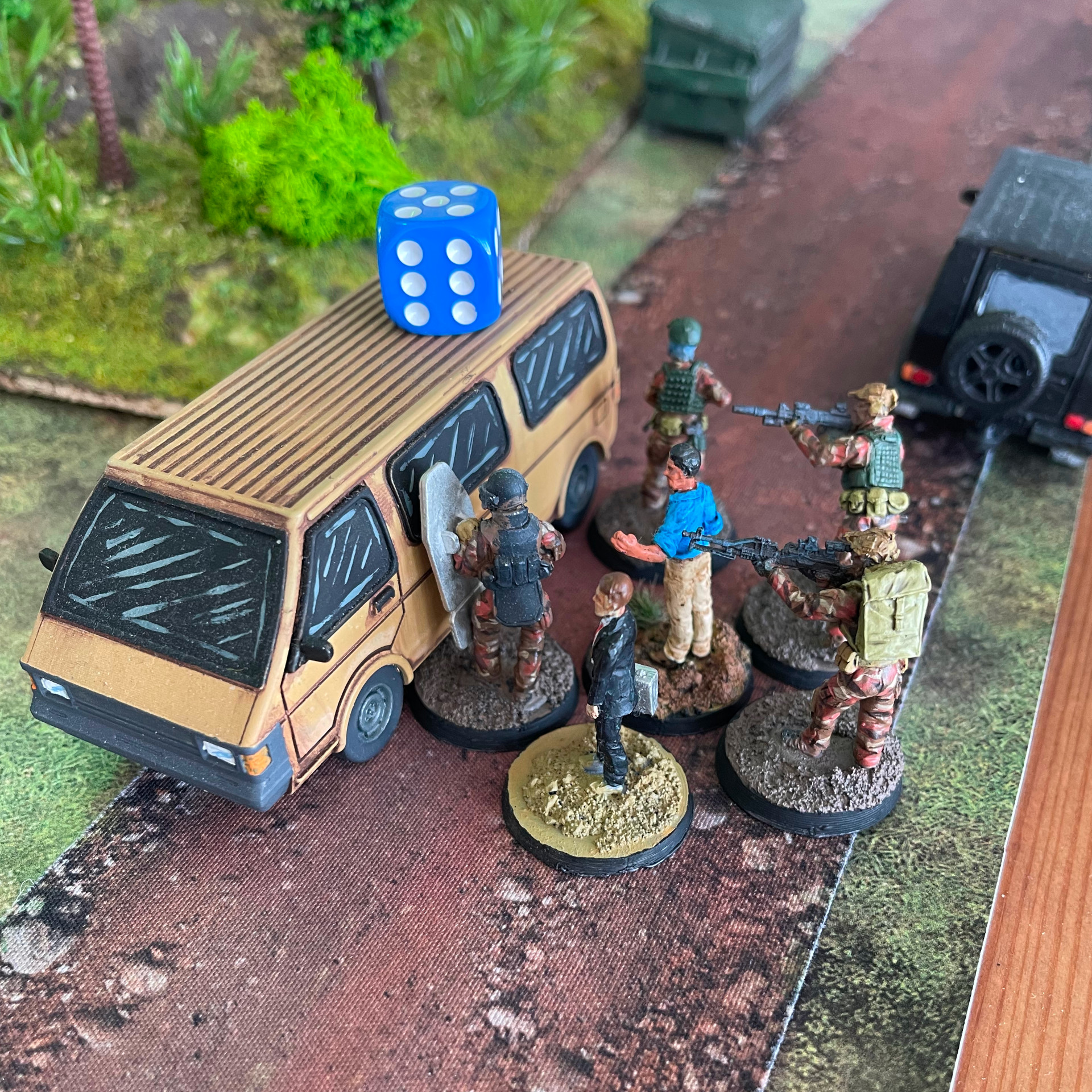 3D Printable Civilian Minivan by Modern-Miniatures.eu