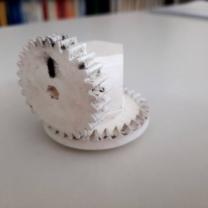 3D Printable Crown gear turning demonstration by Felix