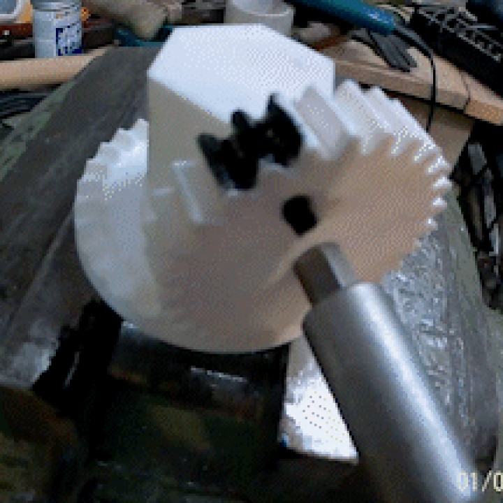 3D Printable Crown gear turning demonstration by Felix