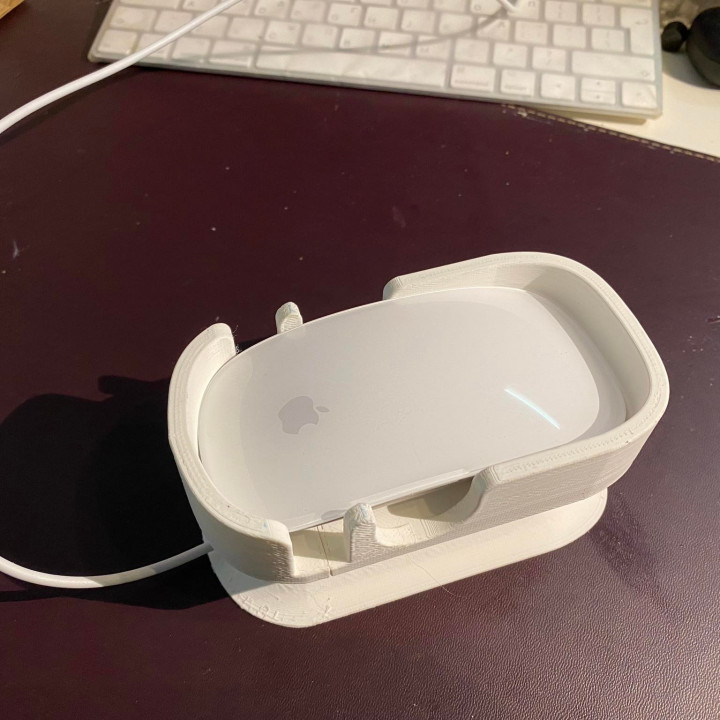 3D Printable APPLE MAGIC MOUSE CHARGING DOCK by Emanuel Chmielowski