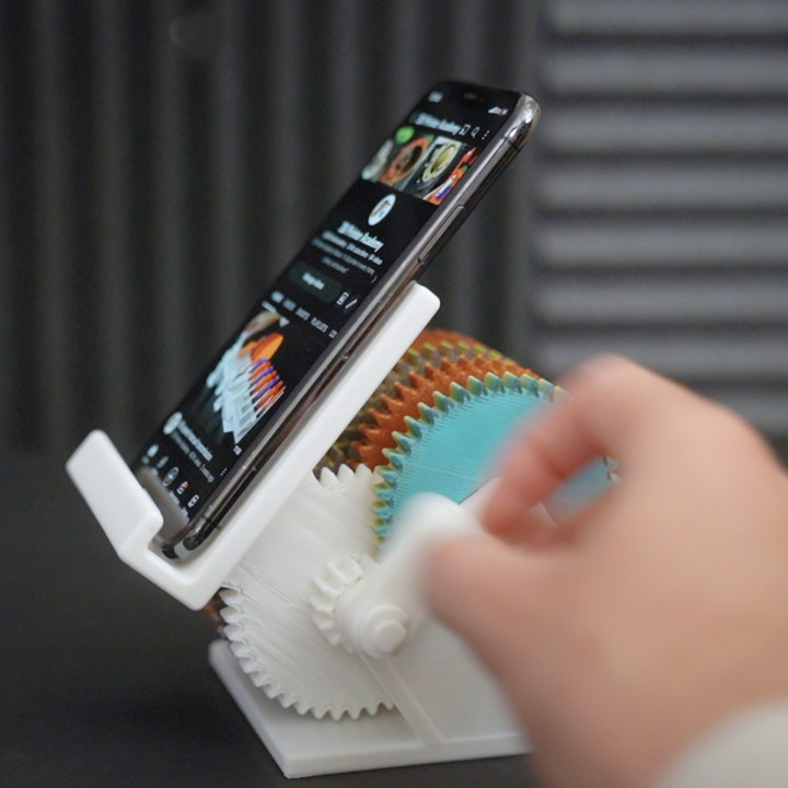 3D Printable Gear Reduction Phone Stand by 3D Printer Academy