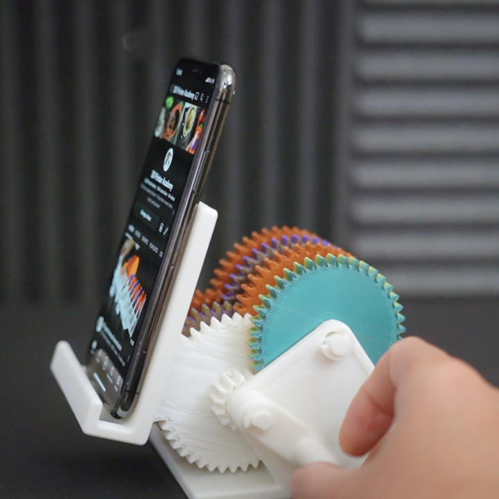 3D Printable Gear Reduction Phone Stand by 3D Printer Academy