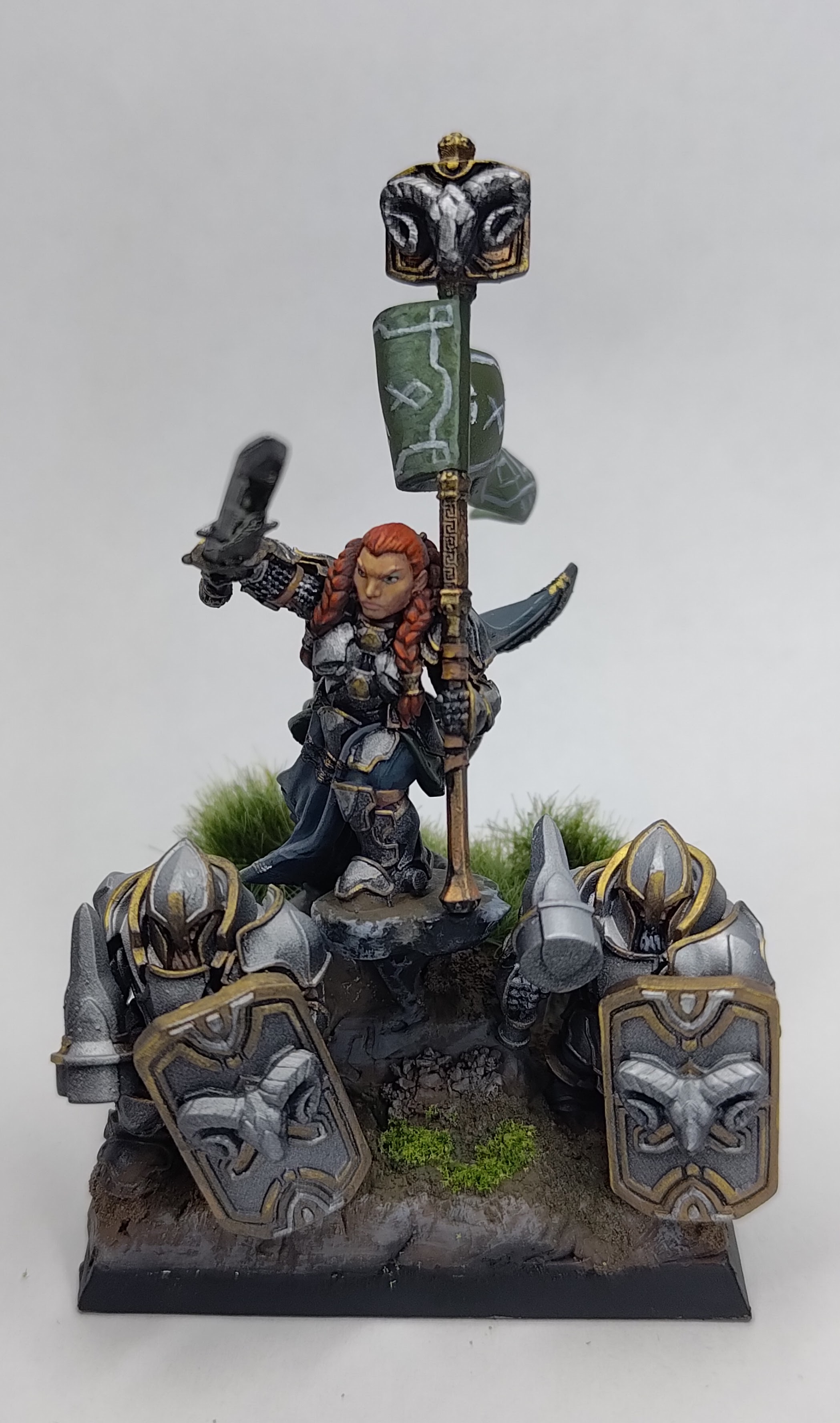 3D Printable Dwarf female standard bearer by Yedharo Models SL