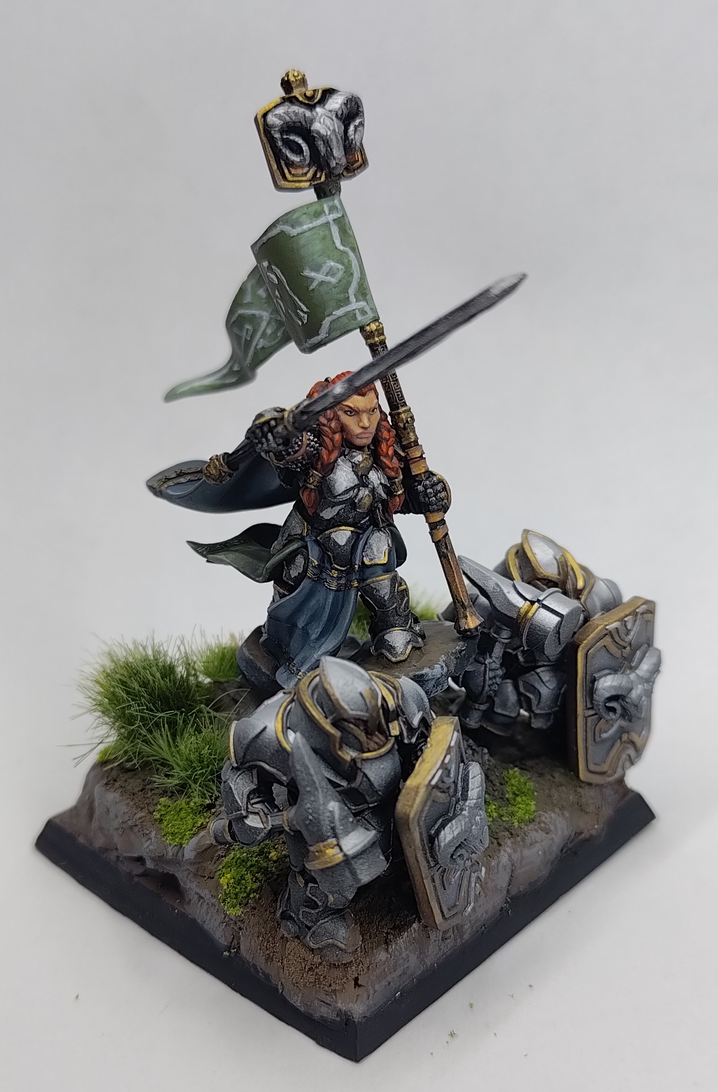 3D Printable Dwarf female standard bearer by Yedharo Models SL