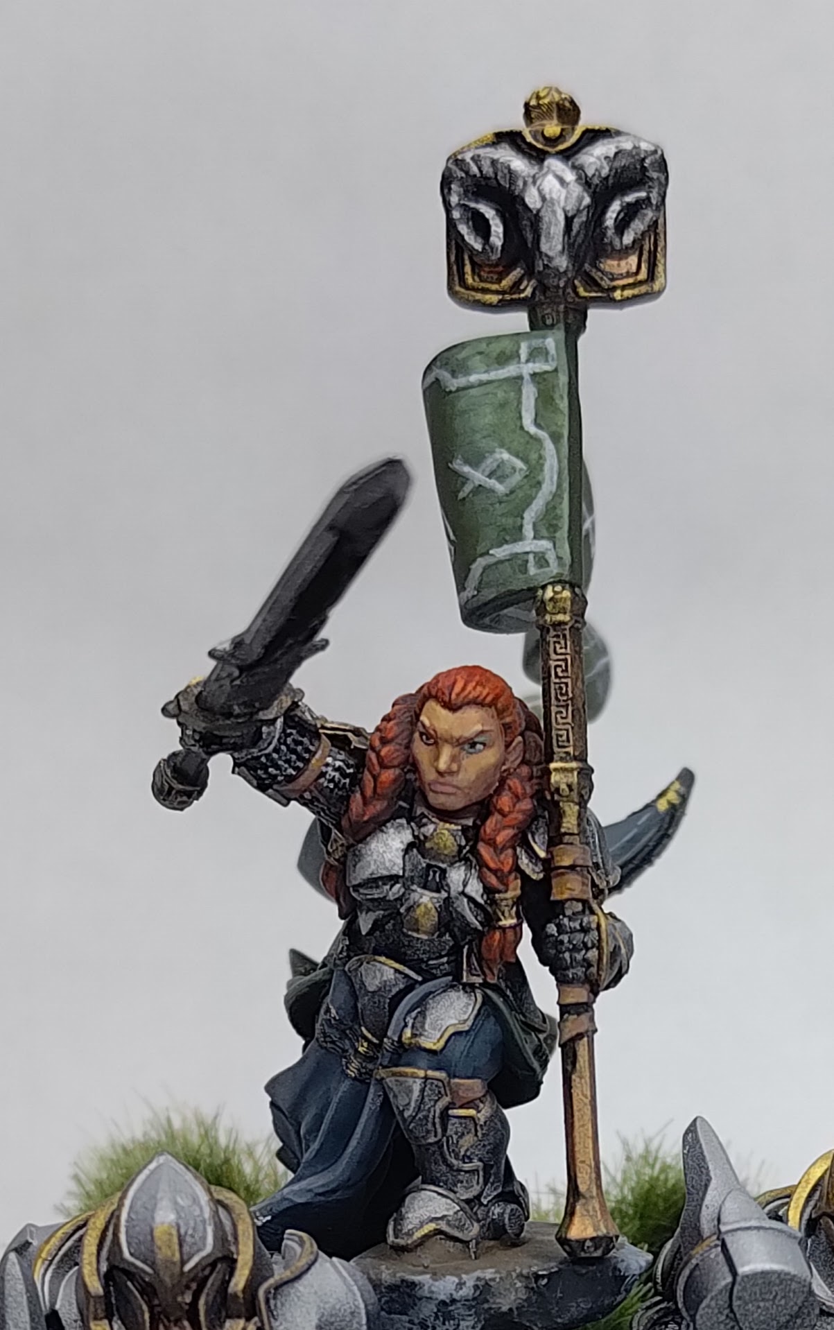 3D Printable Dwarf female standard bearer by Yedharo Models SL