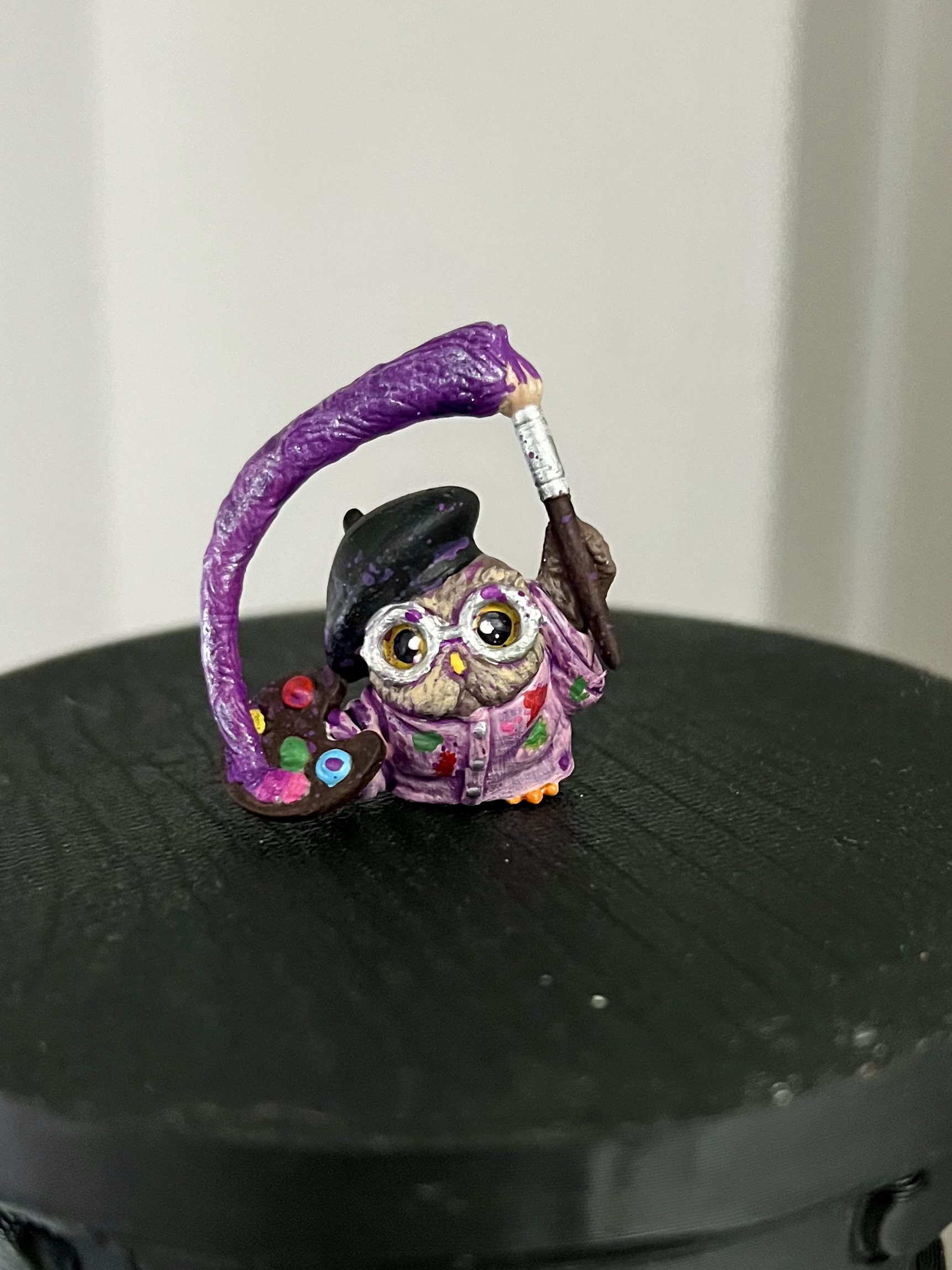 3D Printable Owlkin Artist Miniature - Pre-Supported by Epics N Stuffs
