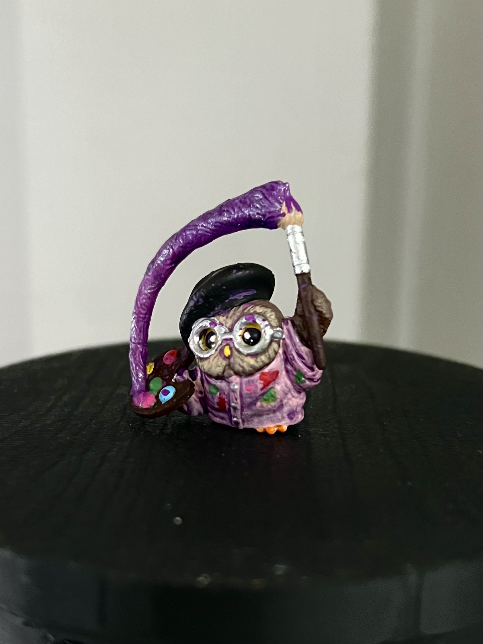 3D Printable Owlkin Artist Miniature - Pre-Supported by Epics N Stuffs