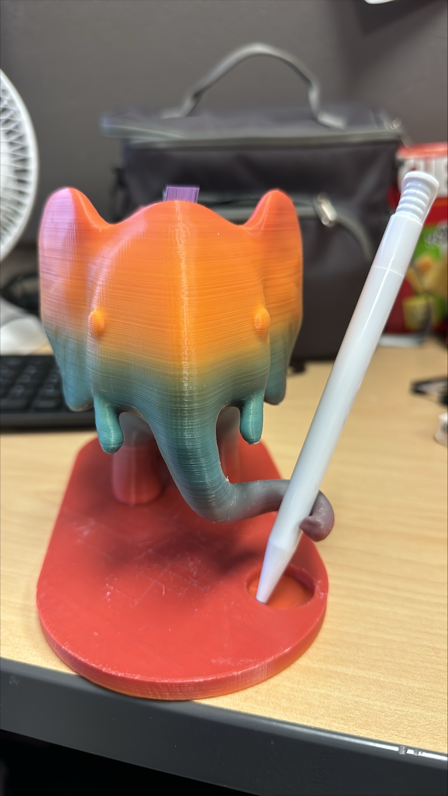 3D Printable Elephant Post-it holder by Philippe Barreaud