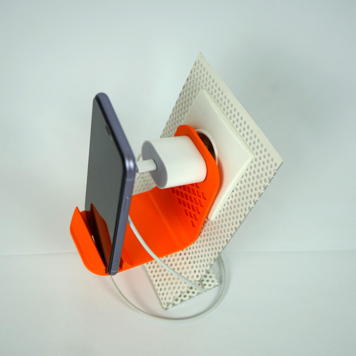 3D Printable Charger support smartphone by Corentin Paquet