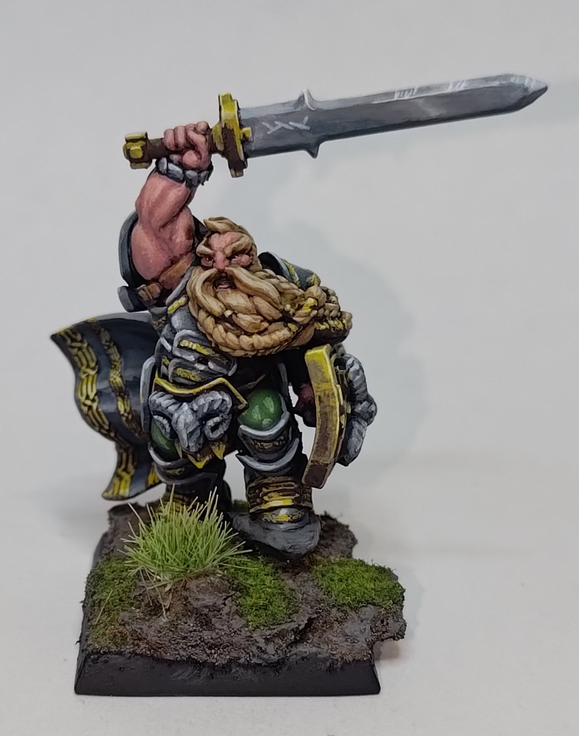 3D Printable Dwarf Hero by Yedharo Models SL