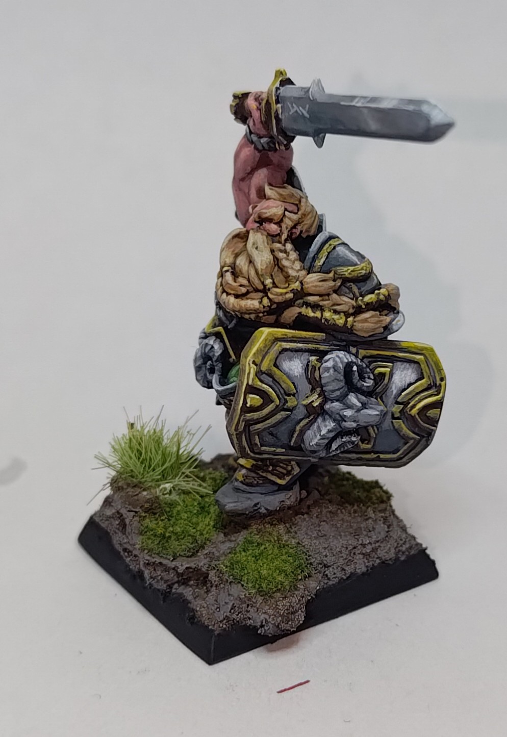 3D Printable Dwarf Hero by Yedharo Models SL