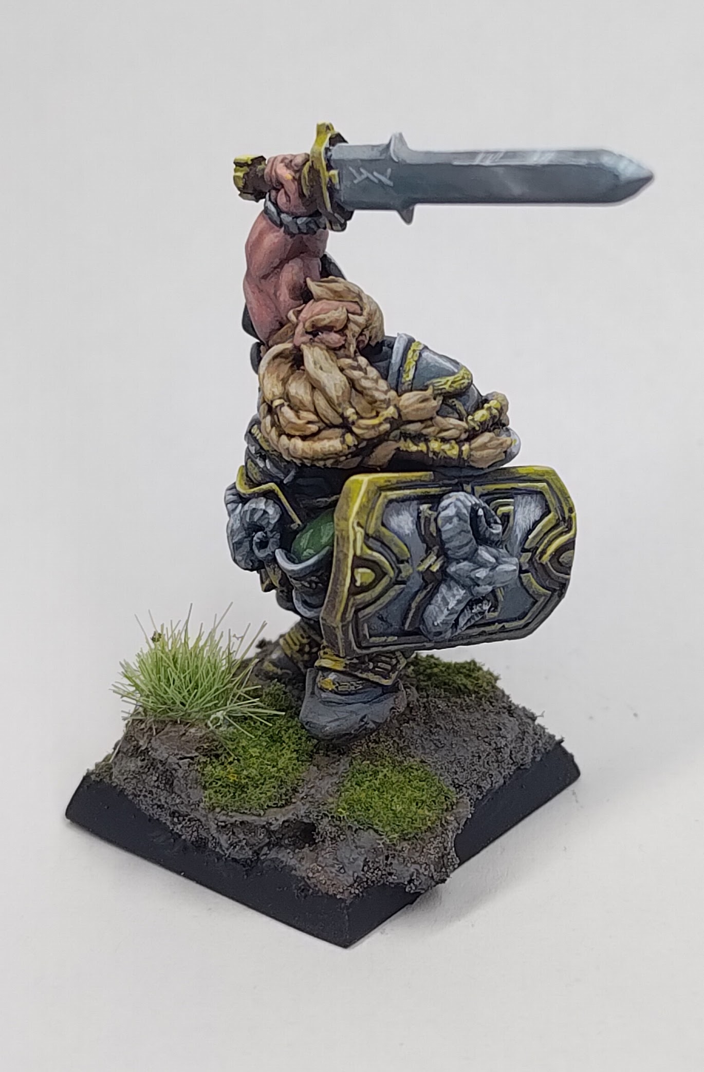 3D Printable Dwarf Hero by Yedharo Models SL