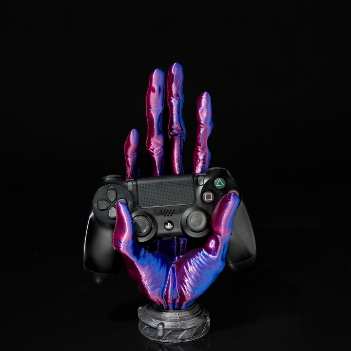 3D Printable 6-Finger Alien Hand Controller Holder by Stlflix