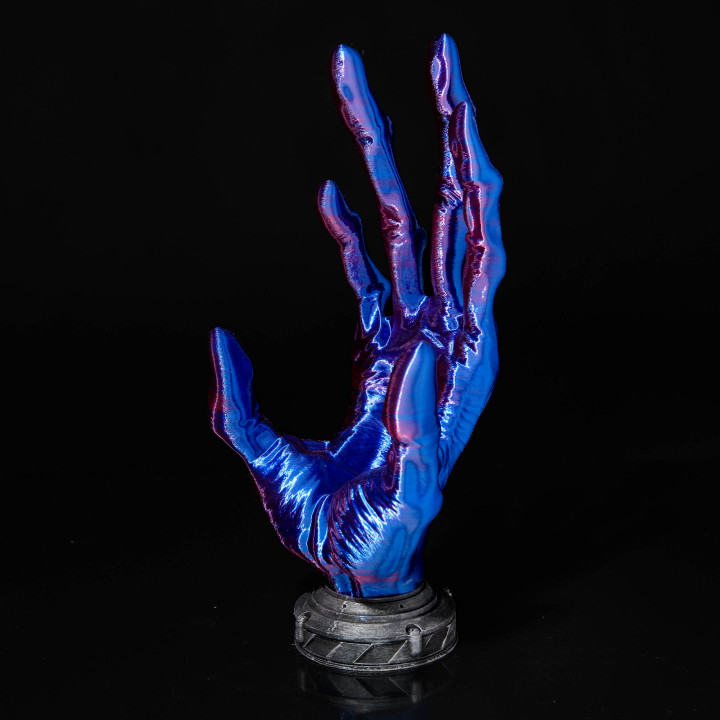 3D Printable 6-Finger Alien Hand Controller Holder by Stlflix