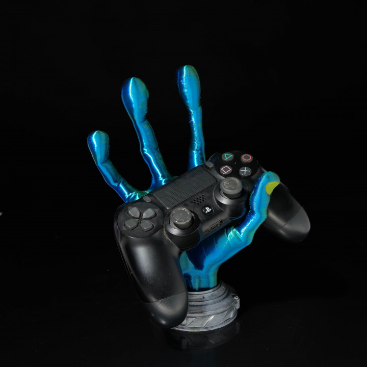 3D Printable 4-Finger Alien Hand Controller Holder by Stlflix