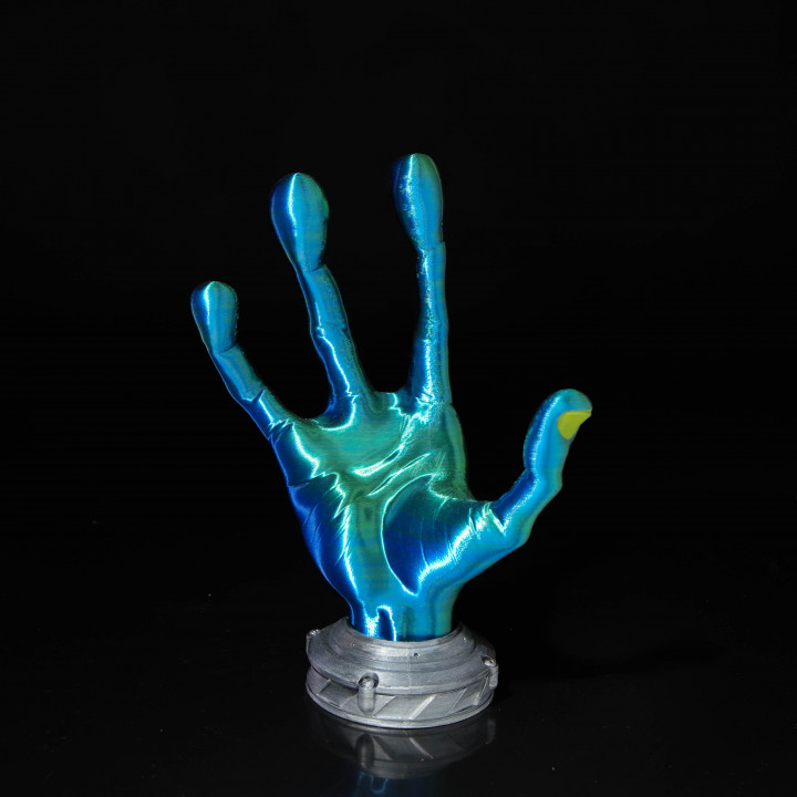 3D Printable 4-Finger Alien Hand Controller Holder by Stlflix