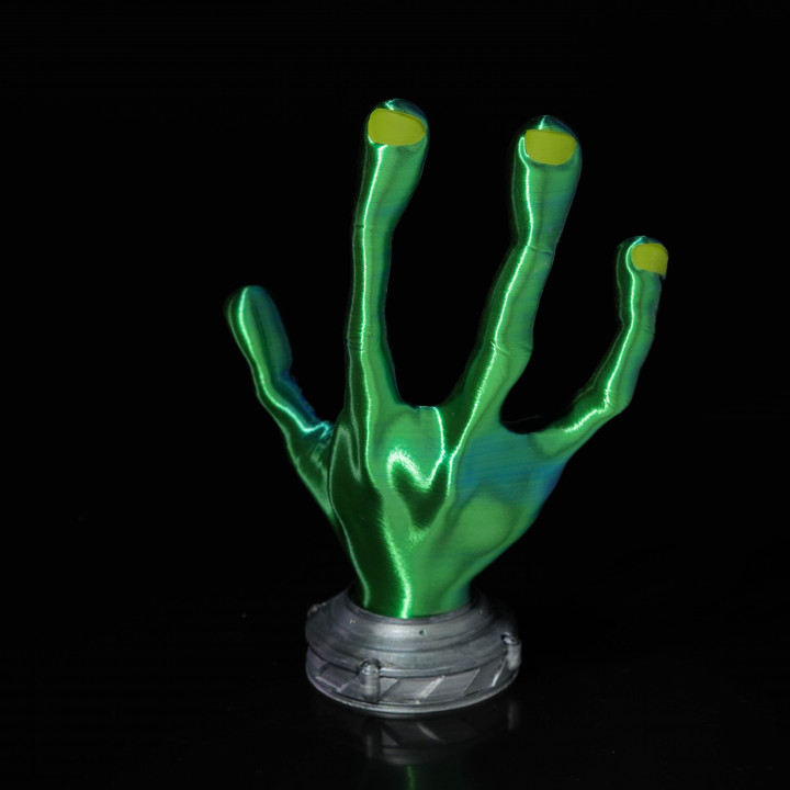 3D Printable 4-Finger Alien Hand Controller Holder by Stlflix