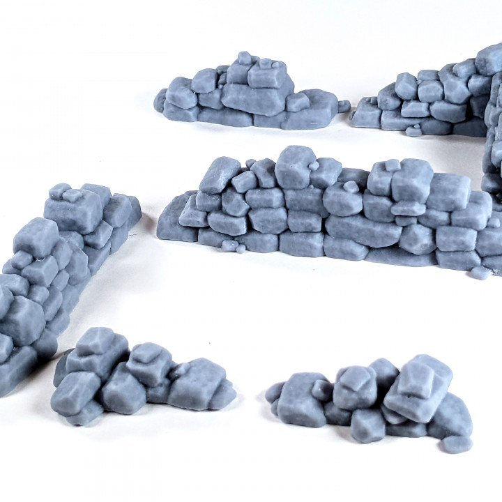 3D Printable Stone Wall Ruins by Custom Miniature Maker