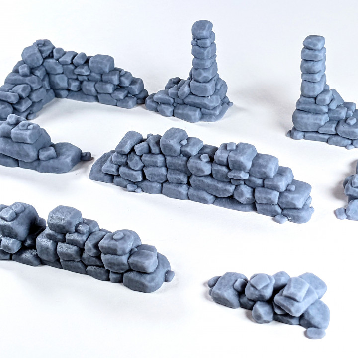 3D Printable Stone Wall Ruins by Custom Miniature Maker