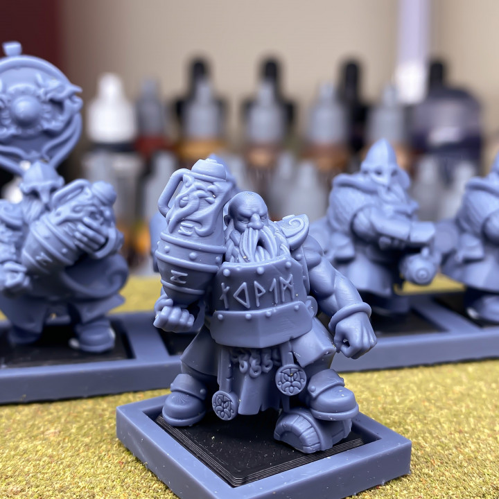 3D Printable FREE: 25mm Square Base Adapter by Highlands Miniatures