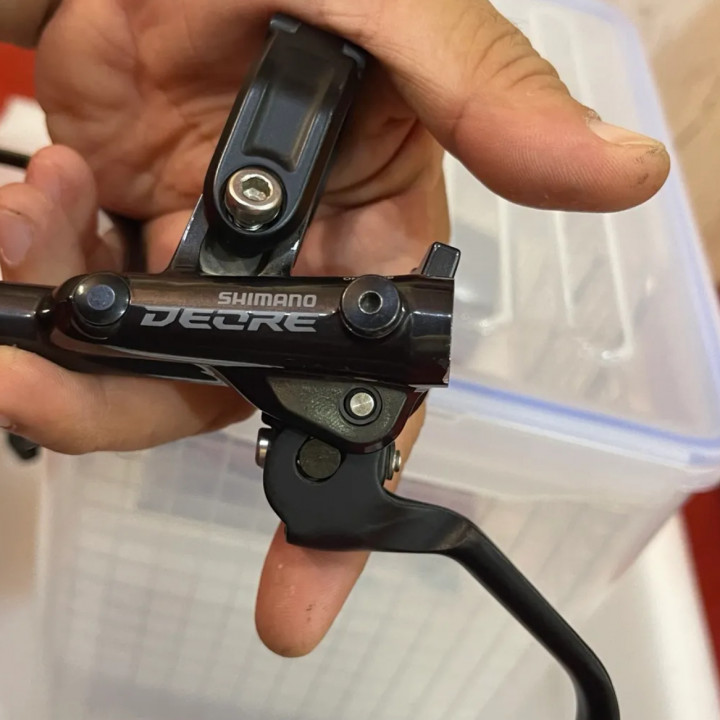 3D Printable SHIMANO Deore Brake level piston guide by Comander PS