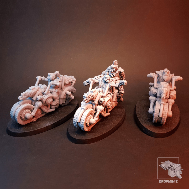 3D Printable Sci-Fi Dwarf Bikers by DropMiniz