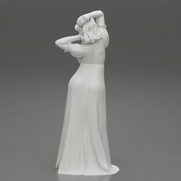 3D Printable beautiful woman in long dress by 3DGeschaft Miniatures Figures