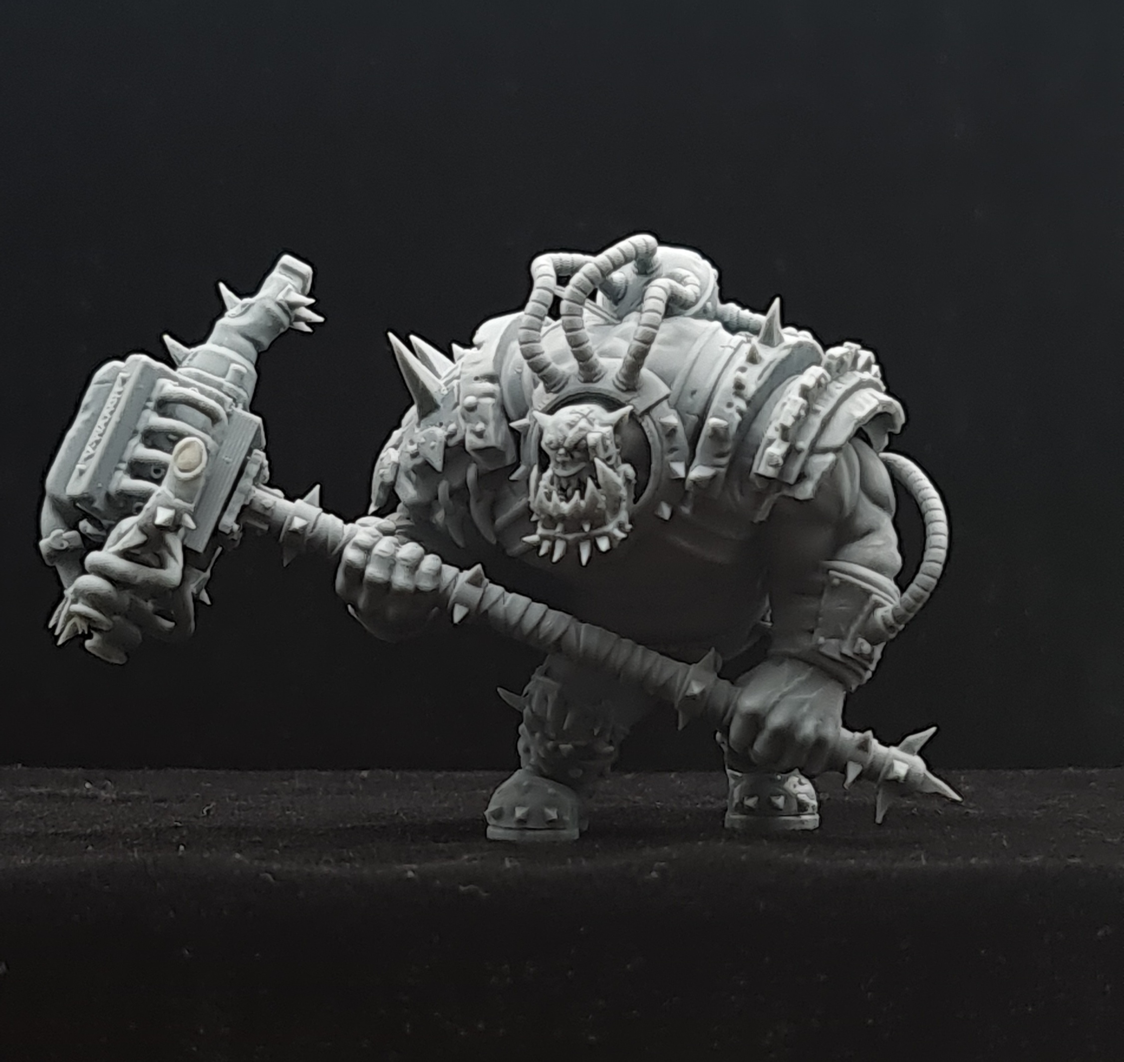 3D Printable Ork Brute Warboss by MeshBrain Lab
