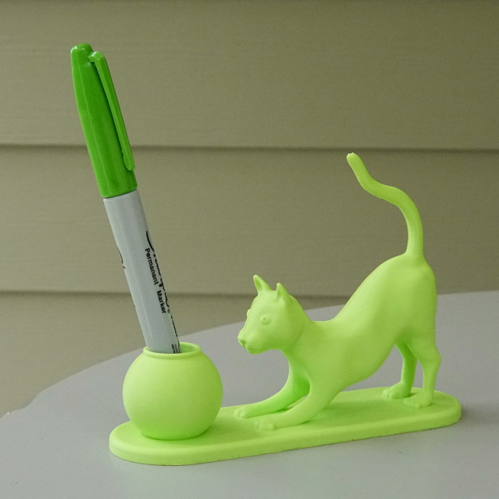 3D Printable Stretching cat pen holder by Philippe Barreaud