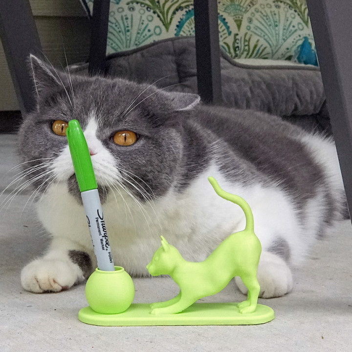 3D Printable Stretching cat pen holder by Philippe Barreaud