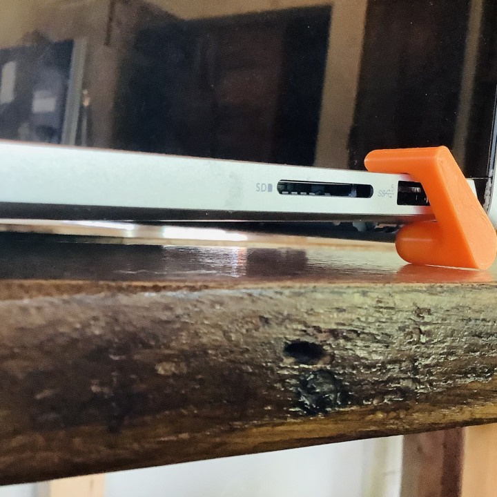 3D Printable Laptop riser that allow airflow to not overheat by Isaac ...