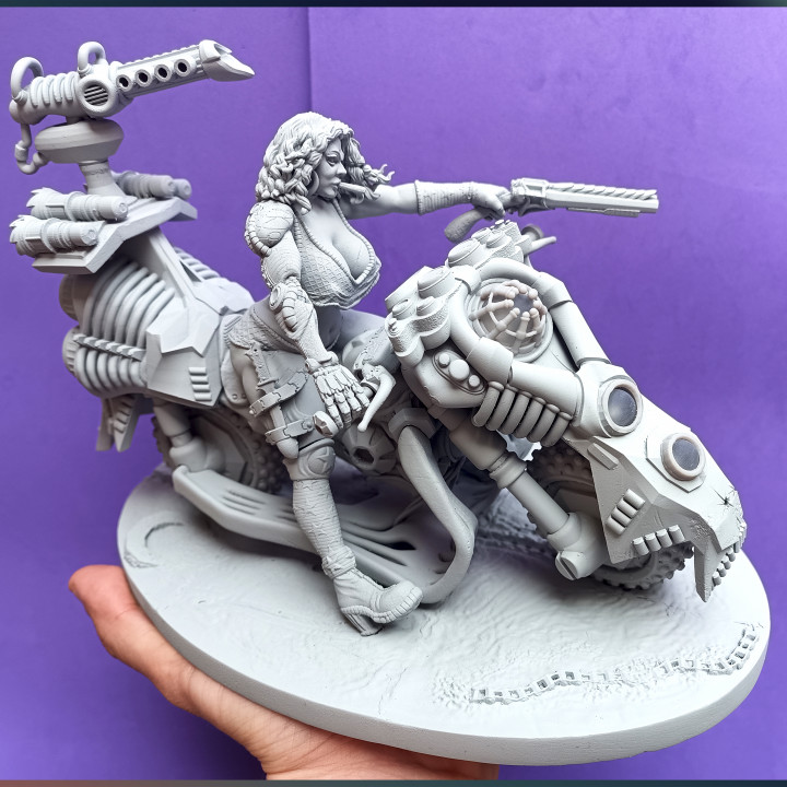 3D Printable Into the Infested Zone by DDF Models and Miniatures